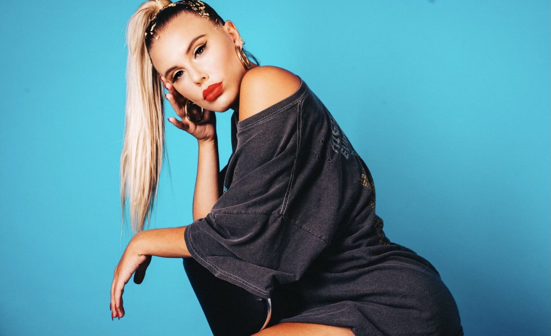 Video Premiere - Bella Skyller (Sweden/USA) – Alone with me (single ...